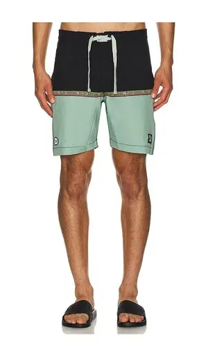CRITICAL SLIDE Monolith 18 Boardshort