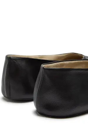 THE ROW Stella Leather Ballet Flats - Black