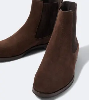 Manolo Blahnik Suede Chelsea Boots - Brown