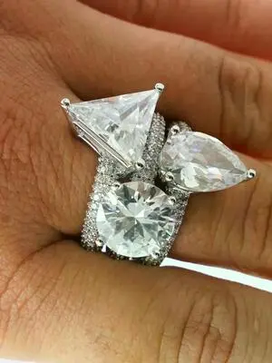 IZABEL DISPLAY Mega Drop Pear-cut Ring