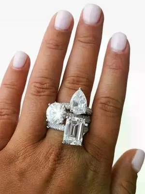 IZABEL DISPLAY Mega Drop Pear-cut Ring
