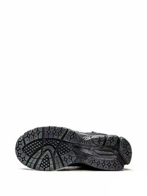 NEW BALANCE 2002r Distressed Sneakers - Black