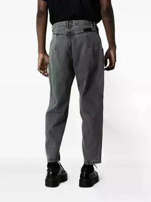 AMAPO Pleated-front Jeans