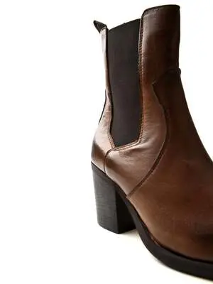 Zoe Chelsea Boot