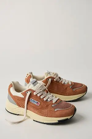 AUTRY Hyperway Low Suede Sneakers