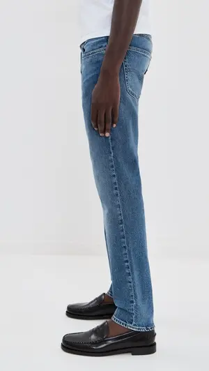 LEVI'S 502 Taper Jeans - A Step Ahead