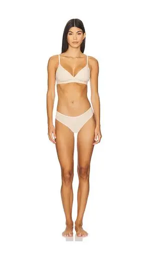 SKIMS Fits Everybody Crossover Bralette In Nude - Sand