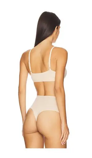 SKIMS Fits Everybody Scoop Bralette In Nude - Sand