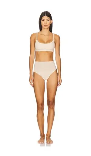 SKIMS Fits Everybody Scoop Bralette In Nude - Sand