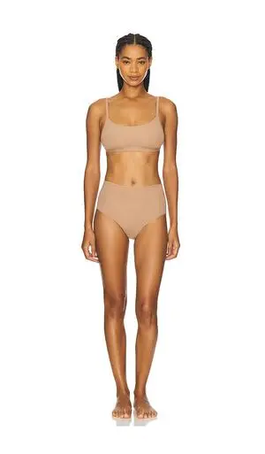 SKIMS Fits Everybody Scoop Bralette In Beige - Sienna
