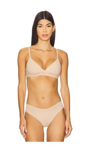 SKIMS Skims Fits Everybody Crossover Bralette In Tan. Clay