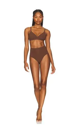 SKIMS Fits Everybody Crossover Bralette In Chocolate - Cocoa