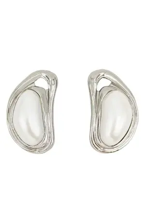 PETIT MOMENTS Vaila Stud Earrings - Silver/pearl