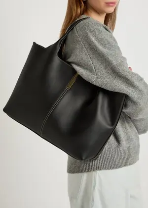 TOD'S Leather Tote Bag - Black