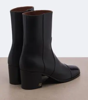Valentino Garavani Vlogo Leather Ankle Boots - Black