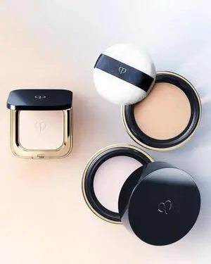 CLE DE PEAU BEAUTE Translucent Loose Powder - Light Medium