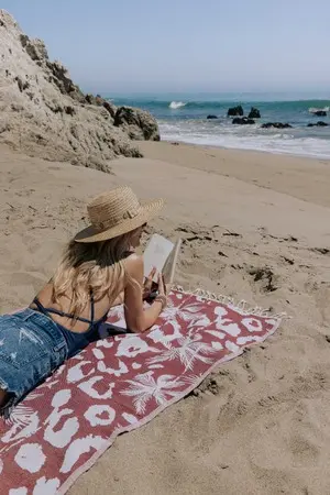 INFUSEZEN Leopard Palm Organic Turkish Towel - Burgundy