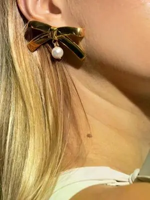 Moschino Bow-shape Pearl-embellished Earrings - Gold