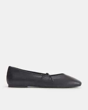 Everlane Leather Keyhole Flat - Black