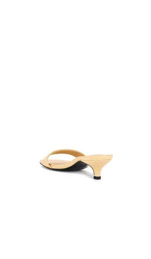BLACK SUEDE STUDIO Avery 35 Mule - Custard