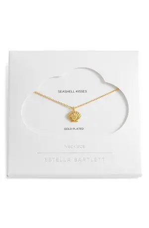 Estée Lauder Scallop And Heart Pendant Necklace