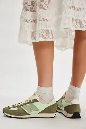 NEW BALANCE 471 Lace Up Sneakers
