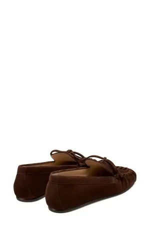 STUART WEITZMAN Britt Bow Loafer - Walnut