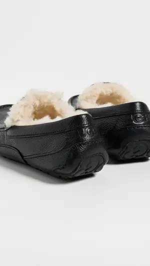 UGG Ascot Leather Slippers - Black