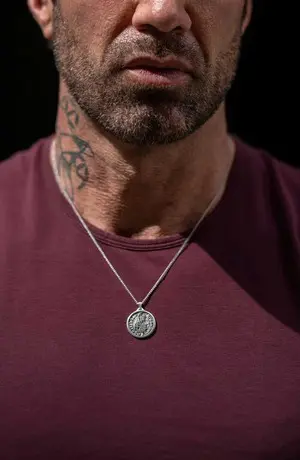 VINCERO Spartan Pendant Necklace