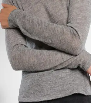 THE ROW Iverness Knitted Cashmere Top - Grey