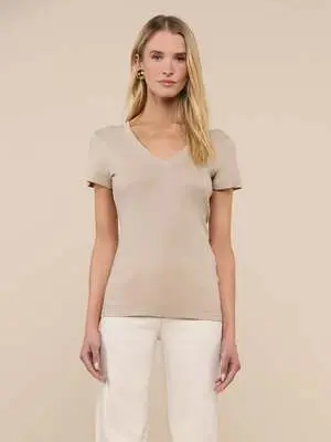 L'Agence Becca Cotton V-neck T-shirt - Biscuit
