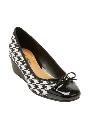 Comfortview Glossed Pumps
