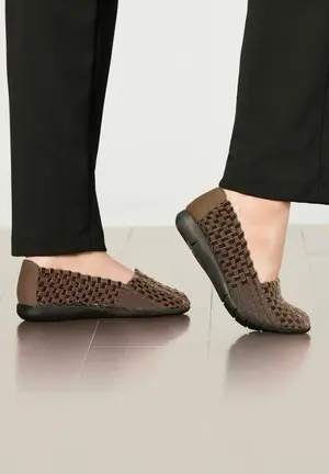 COMFORTVIEW Bethany Stretch Woven Flat - Brown