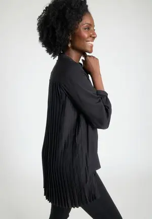JESSICA LONDON Pleated Back Georgette Tunic