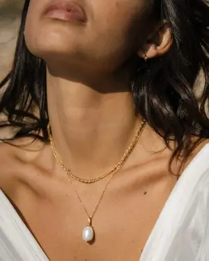 OTTOMAN HANDS Thea Snake Chain Necklace With T-bar - Brass