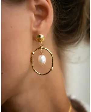 OTTOMAN HANDS Sloane Pearl Drop Stud Earrings - Gold