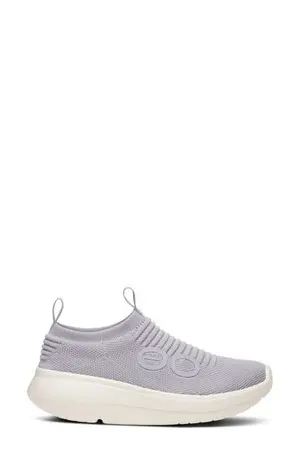 OOFOS Oomy Zen Slip-on Sneaker