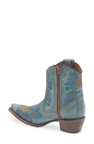 CIRCLE G Flower Embroidered Western Boots