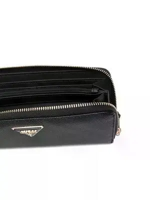Guess Maxi Laurel Logo-plaque Wallet - Black