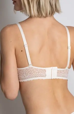 Chantelle Pila Wireless Triangle Bra - Talc