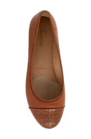 Trotters Clara Cap-toe Flats