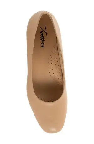 Trotters Denisse Wedge Pump - Beige