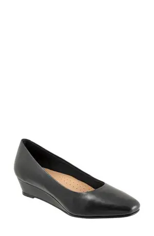 Trotters Denisse Wedge Pump - Black