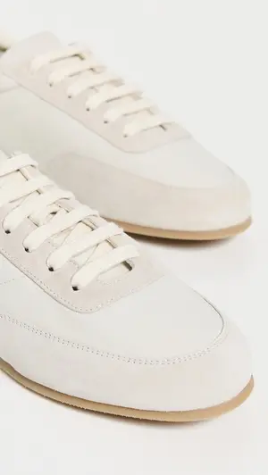 COMMON PROJECTS Minimal Runner Sneakers