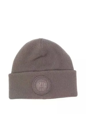 Canada Goose Ribbed Beanie With Logo Patch - Grey