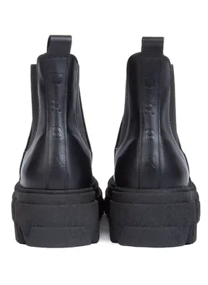 URBNKICKS Chelsea Cap Toe Boots