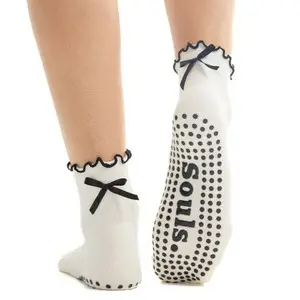 SOULS. Ruffle Bow Ankle Grip Socks