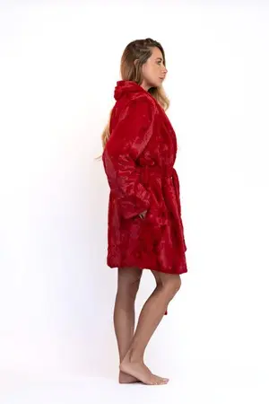 SEA TO ME BLANKETS Ojai Faux Fur Robe - Red