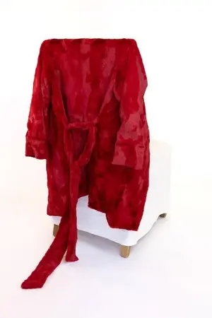 SEA TO ME BLANKETS Ojai Faux Fur Robe - Red