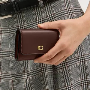 COACH Essential Flap Card Case - Brass/maple